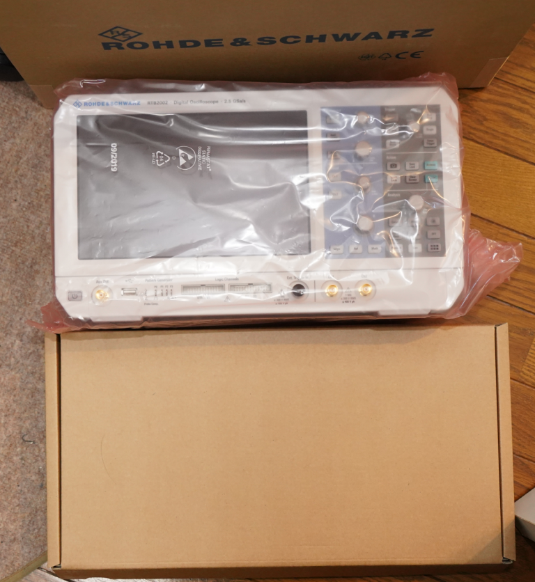 ローデ・シュワルツのオシロスコープRTB2002を買った – 電機屋の毎日